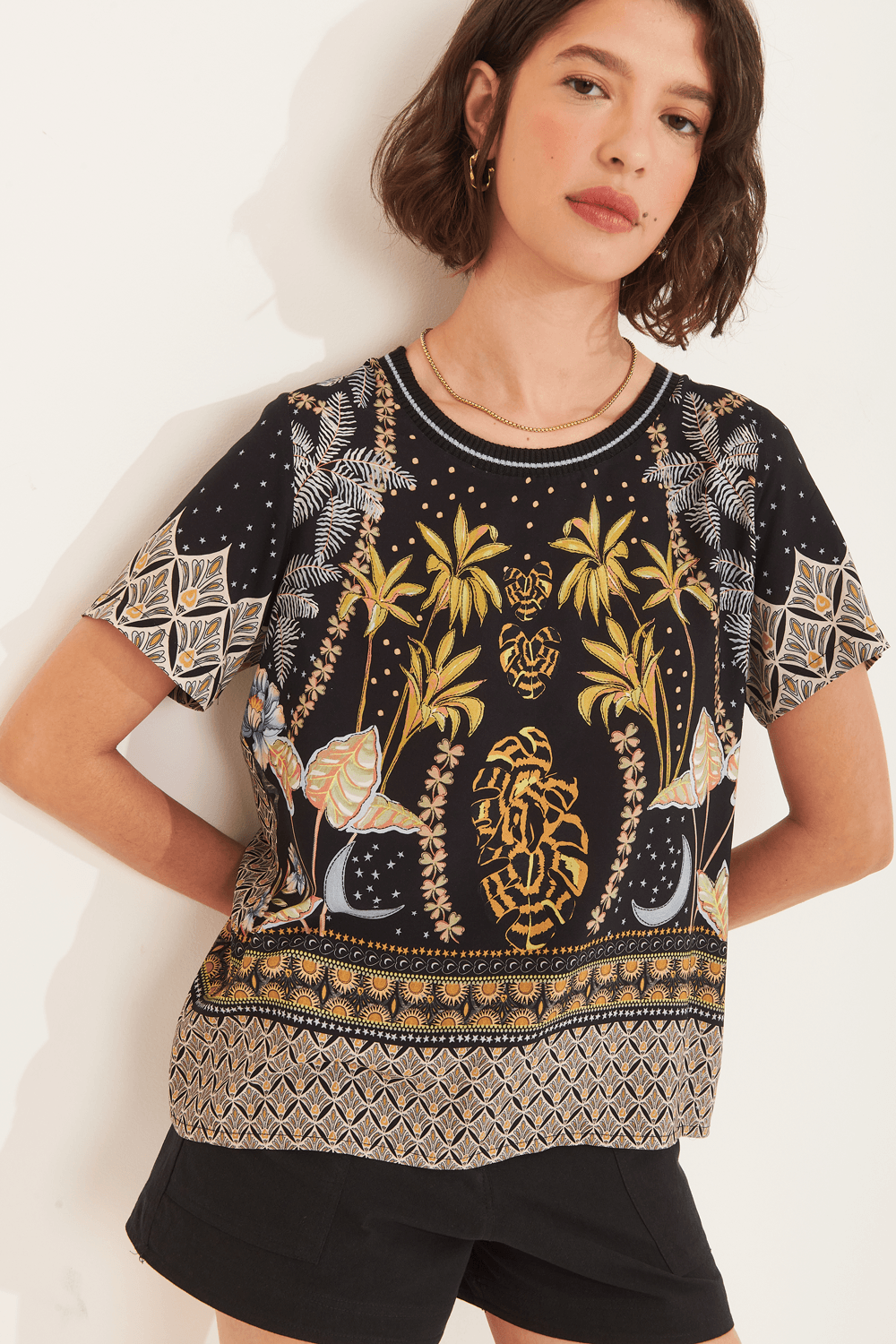 blusa rayra gola retilinea estampa restinga magica - Garage Rio