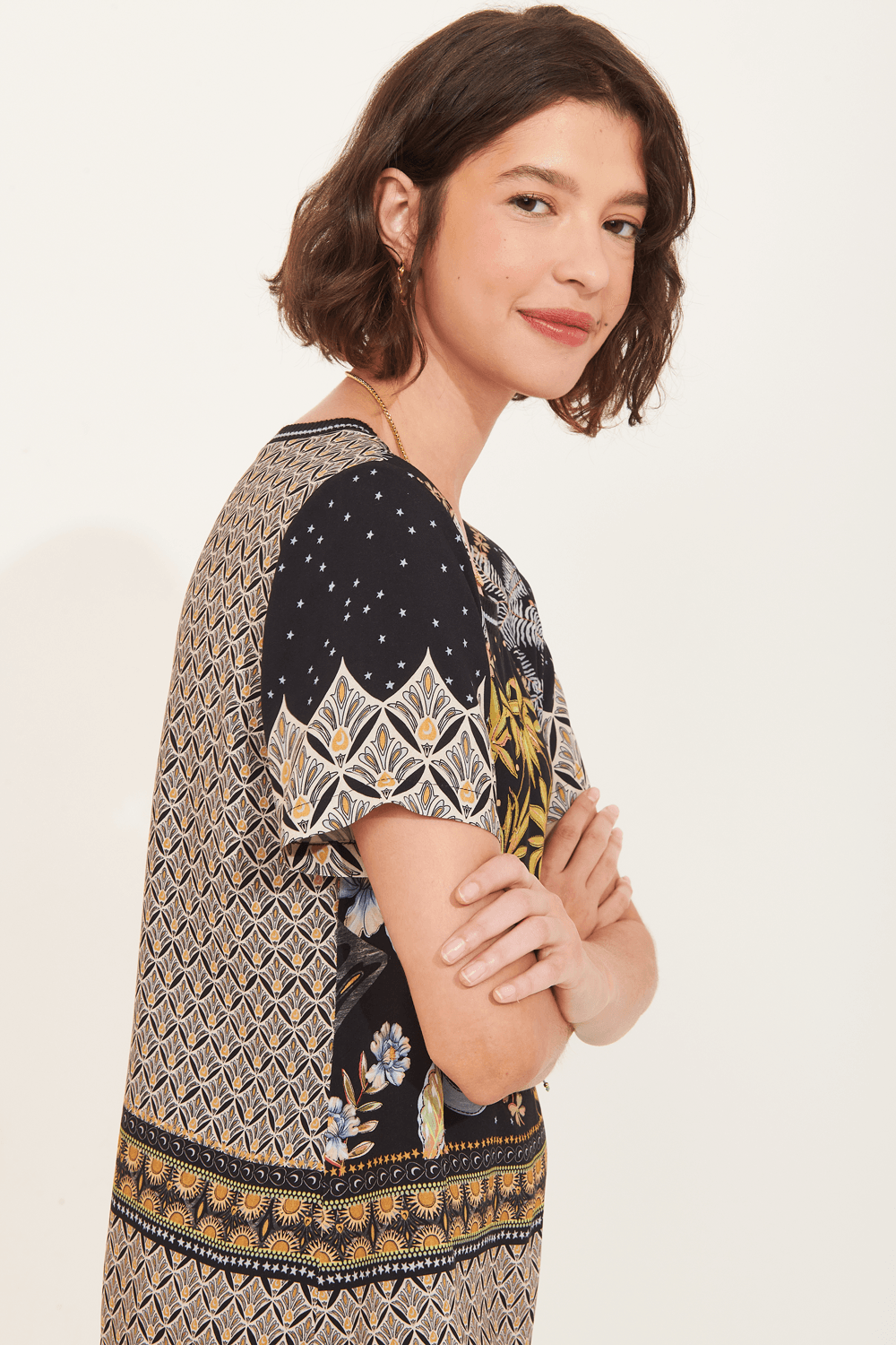 blusa rayra gola retilinea estampa restinga magica - Garage Rio